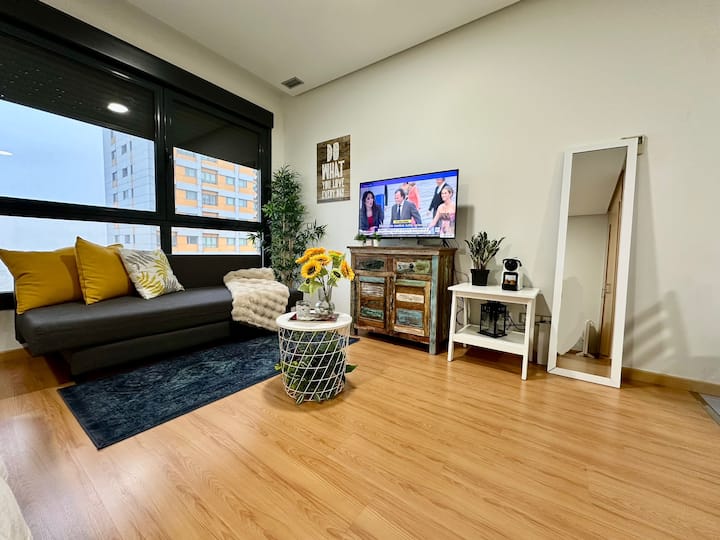 Modern Apartment Near City Center, Airport,  Metro - Alcobendas