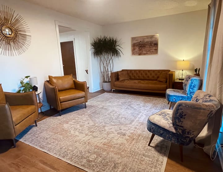 The Cozy Cowgirl - Bastrop, TX