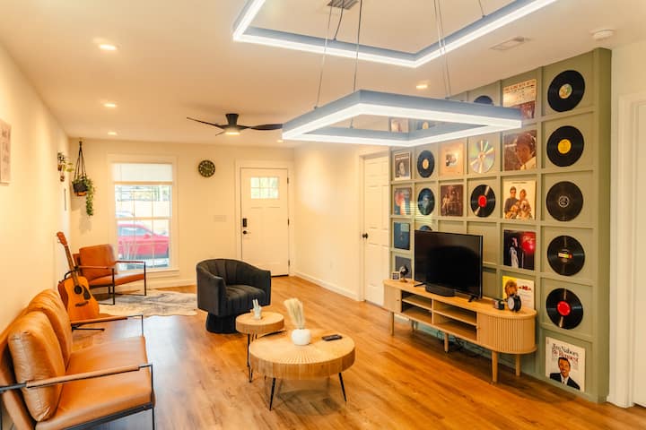 Walk To Downtown Dining & Shops | Modern Cottage - Pensacola, FL