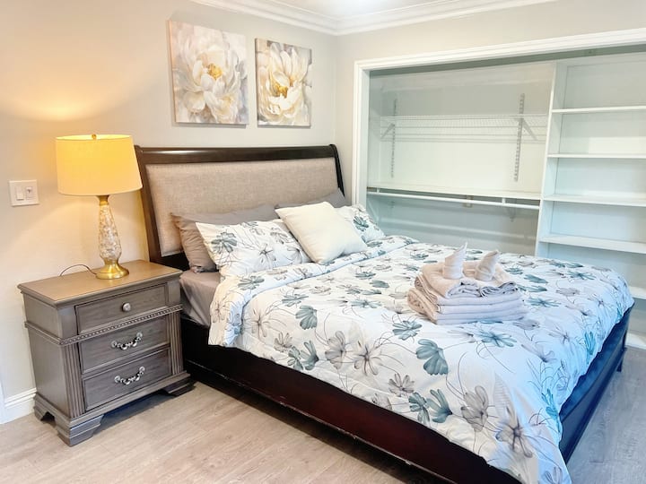 Cozy Room W/t King Size Bed & Private Bathroom - Alhambra, CA