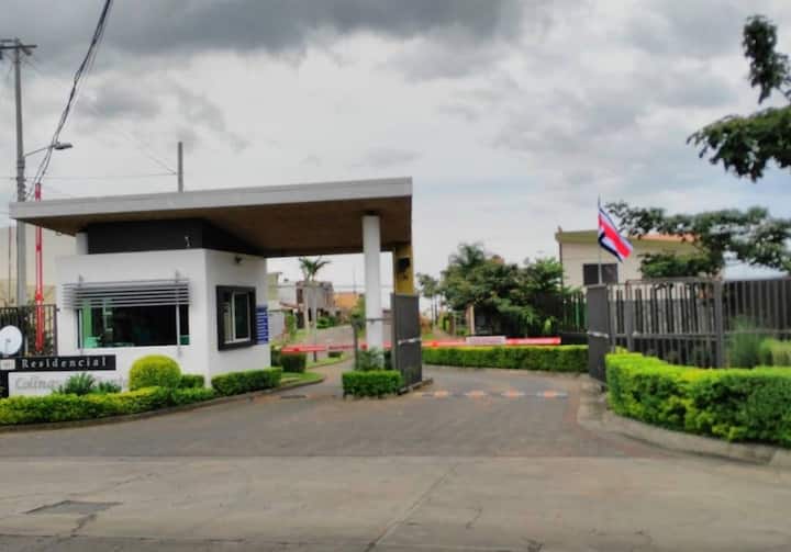 Cozy Condo, 2.8 Km From Sjo, A/c & Parking - Alajuela