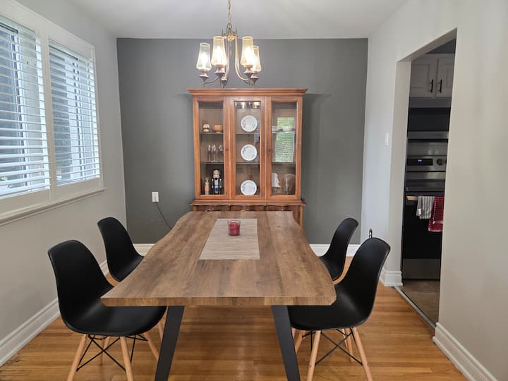 House- 3 Bedroom Home, Toronto (Exclude Basement) - Pickering