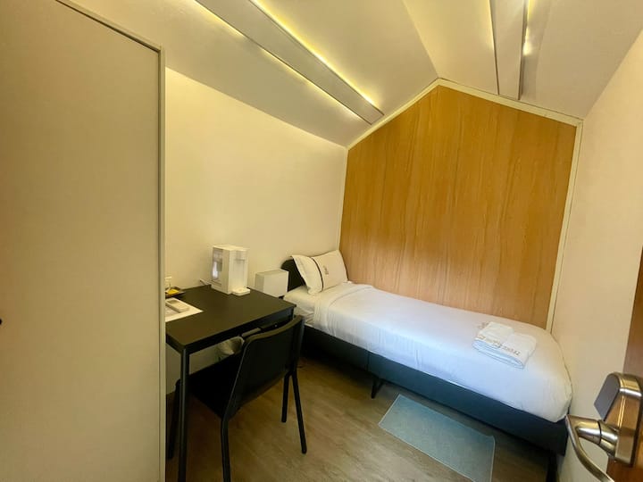 Affordable Single Cabin Rm (112) @Nus - Singapore