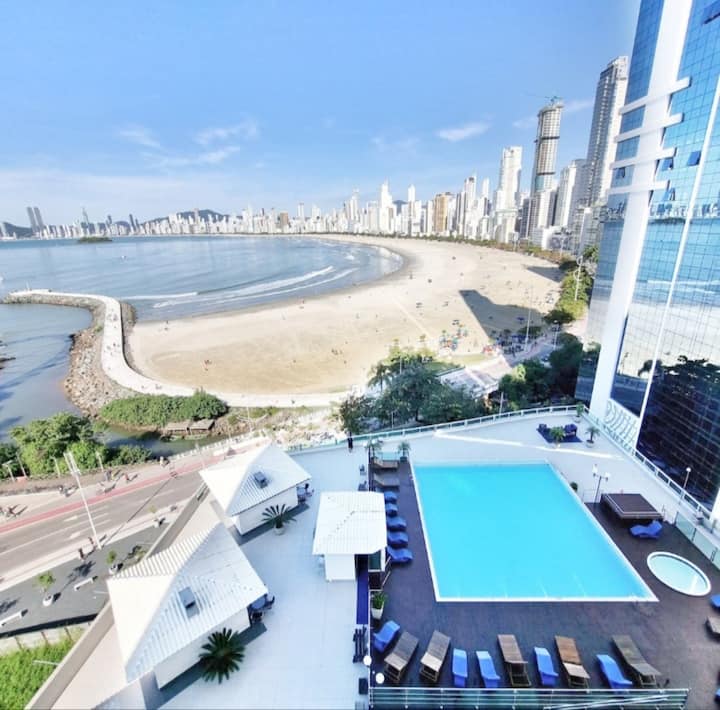 Prédio C/piscina Aquecida Frente Mar, Garagem Wifi - Balneário Camboriú