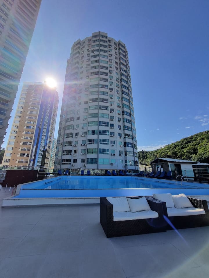 Prédio C/piscina Aquecida Frente Mar, Garagem Wifi - Balneário Camboriú