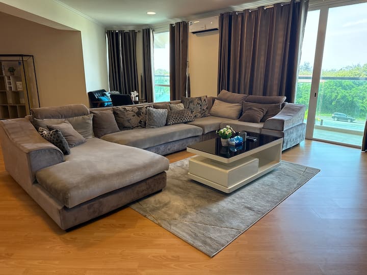 Sea View Spacious 6-8 Pax Unit - Brunei
