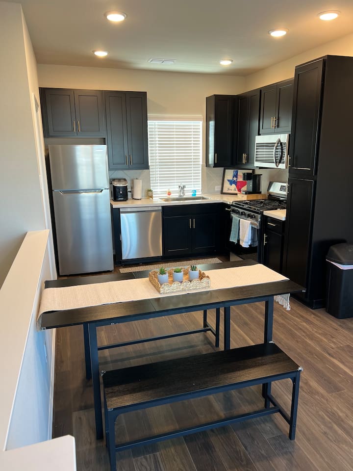 Charming 1 Bedroom Guest House - Houston, TX