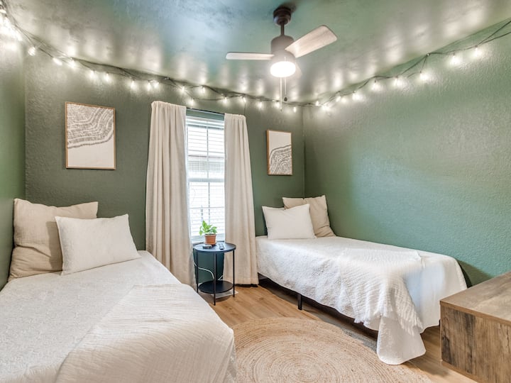 Home In Downtown Edmond! - Edmond, OK