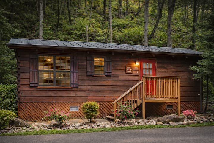 Silver Maple In Gatlinburg- Pet Friendly W/hot Tub - Gatlinburg, TN