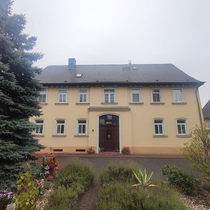 Gemütliche120 M2 Große Wohnung  Mit 6 Schlafzimmer - Halle, Alemania