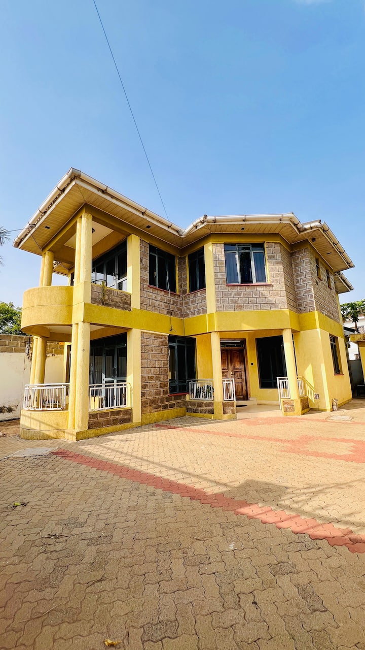 Town House In Kisumu With Lakeview/balcony - 基蘇木