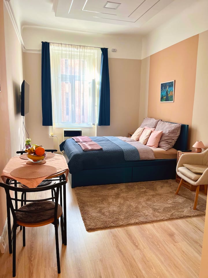 Dobel Apartment - 1 Stop From Center - Budapest