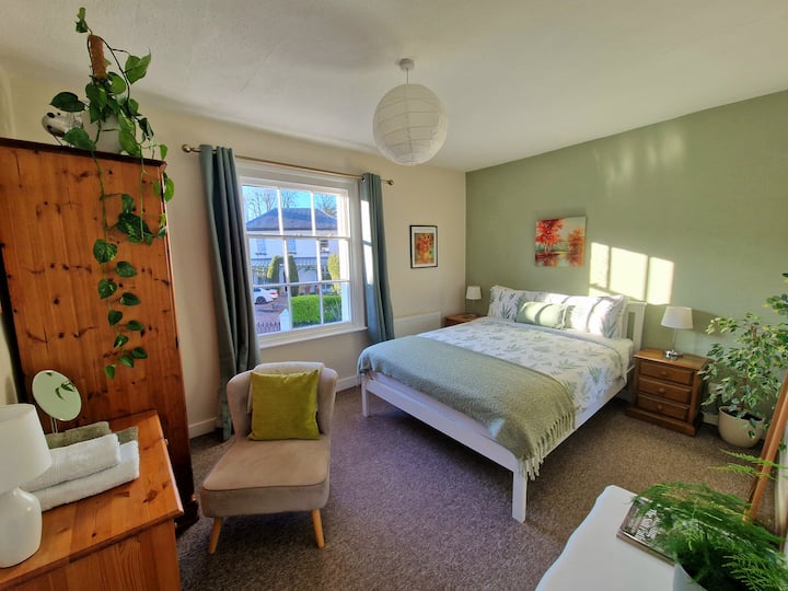 West Street Views #2: Wimborne Town Centre - Wimborne Minster