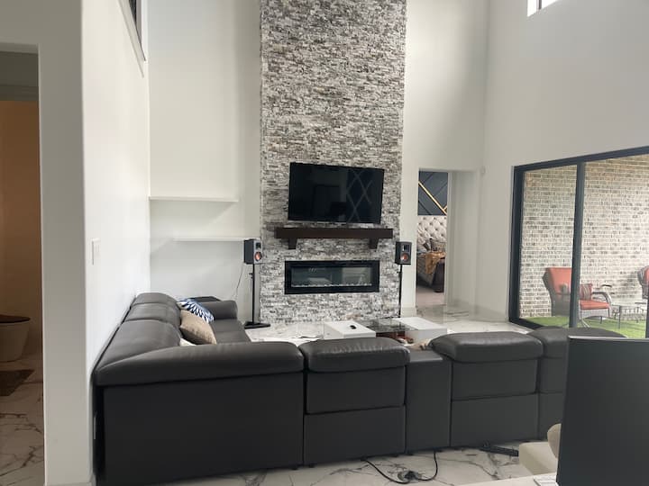 Luxury Home - Full House Rental - Brazos Bend State Park, Needville