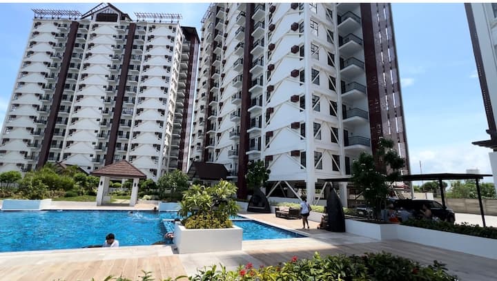2brcondo W/balcony+free Poo| Mactan Cebu Sleeps5–8 - 