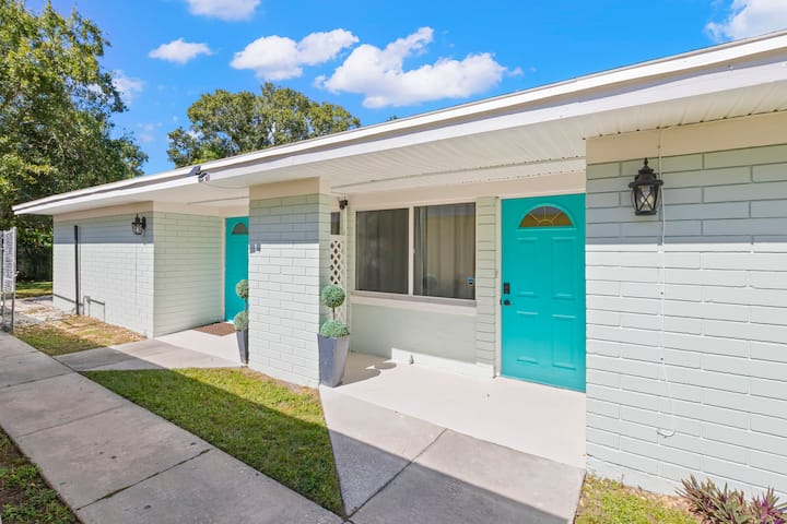 Cozy Retreat Safety Harbor Downtown Bungalow - Safety Harbor, FL