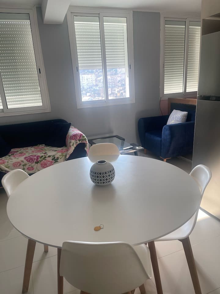 Studio -Emplacement Et Ambiance Local -Belouizdad - Algiers