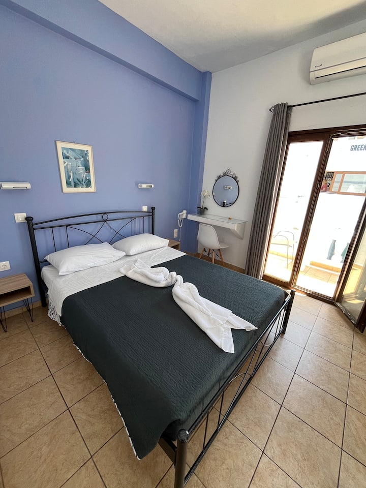 Traditional Double Room With Balcony And Sea View - Santorini