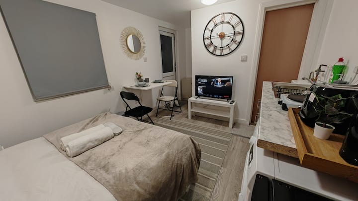 Cozy Studio With Parking And Netflix & Prime - Chingford