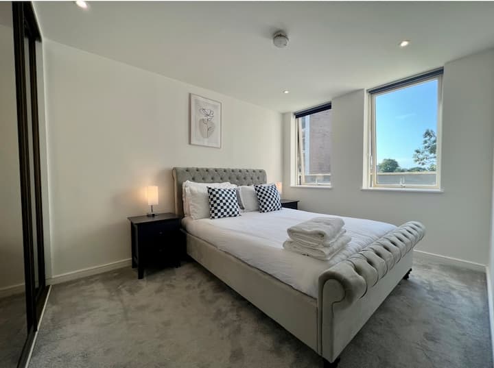 Modern Light Flat W Huge Terrace - Fulham