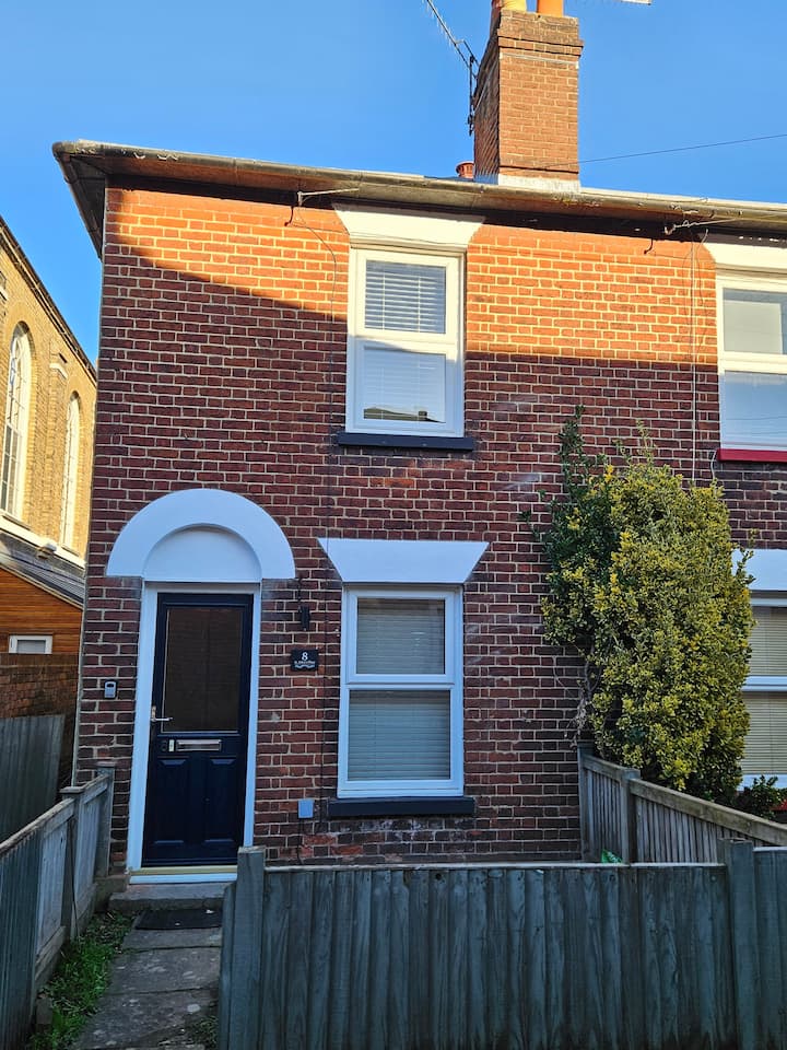Pretty City Centre Cottage - Canterbury