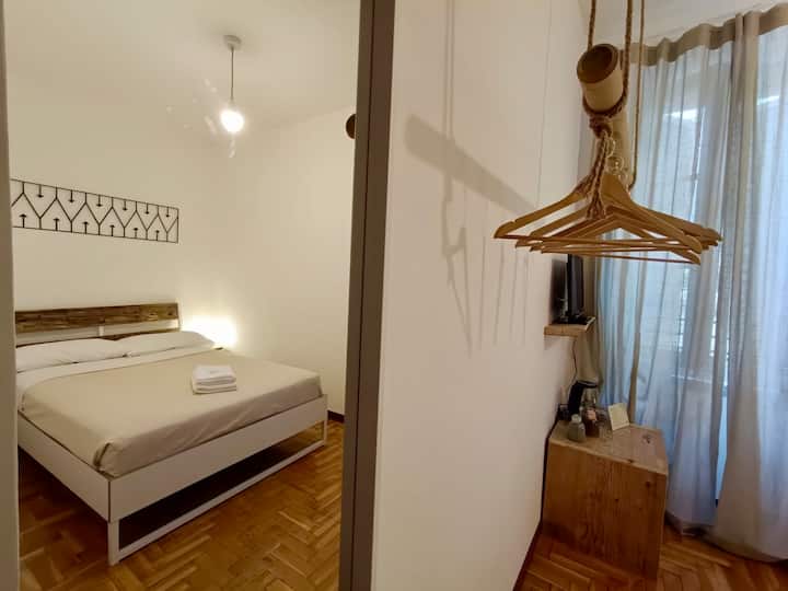 Camera Letto Alla Francese Con Bagno Condiviso - Brescia