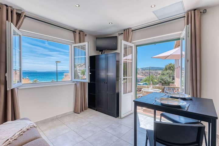 "Le Palmier" - Vue Mer - Climatisé - Plein Centre - Le Lavandou