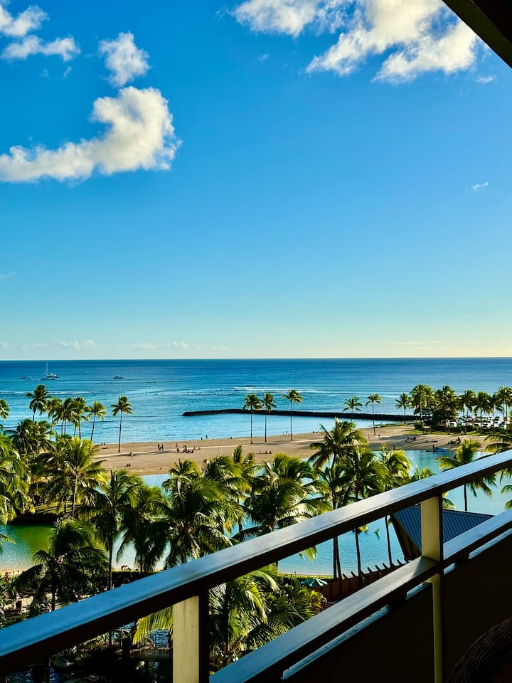 Oceanfront Luxury Condo, Paradise + Free Parking. - Honolulu, HI