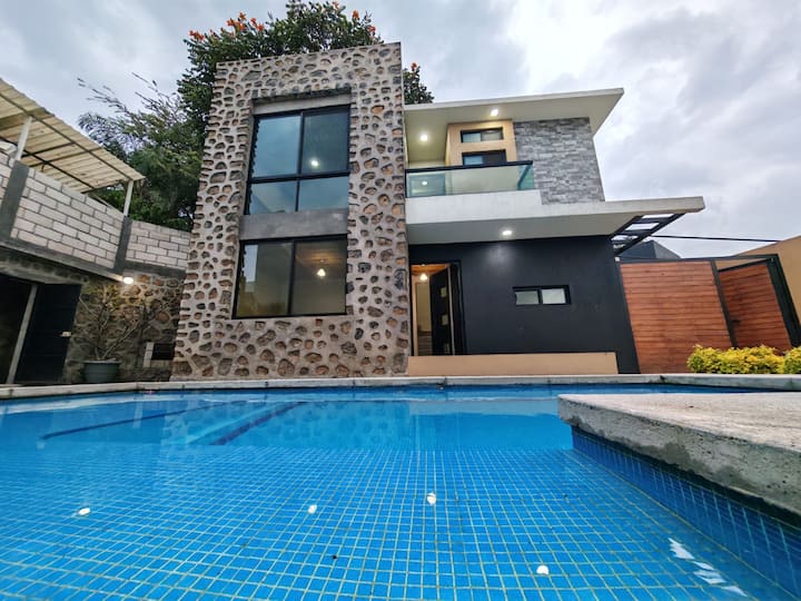 Casa Sola Con Alberca Climatizada - Cuernavaca