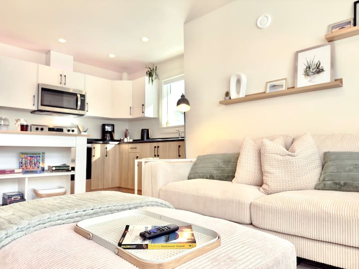 Private King Loft - Quiet•a/c•parking•kitchen•wifi - Vancouver Island