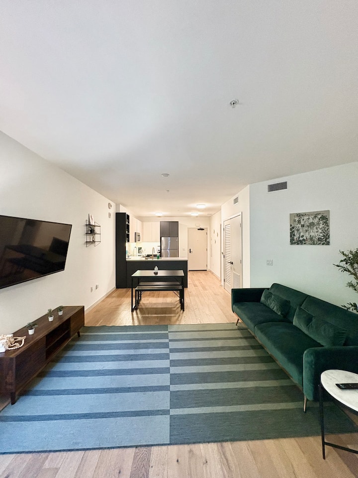 Chic Lux Apartment In Hollywood • Free Parking - Hollywood, CA