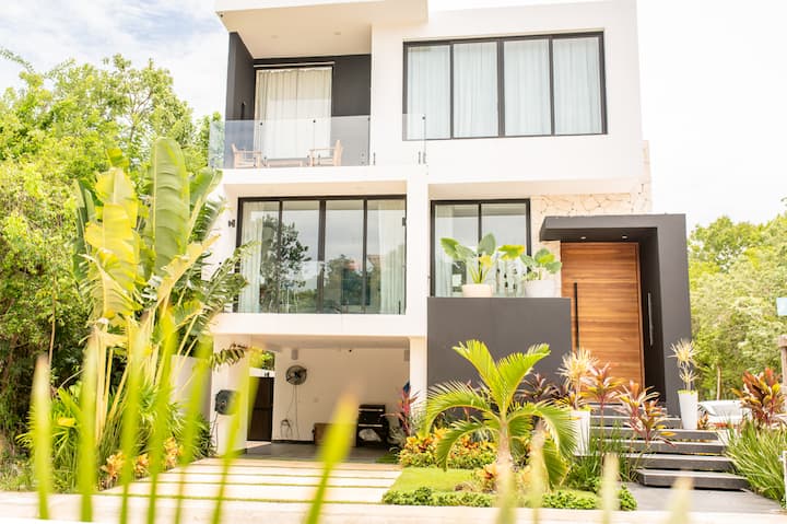 Luxury Smart Villa|4br/5ba |Across From Park/pool - Puerto Morelos