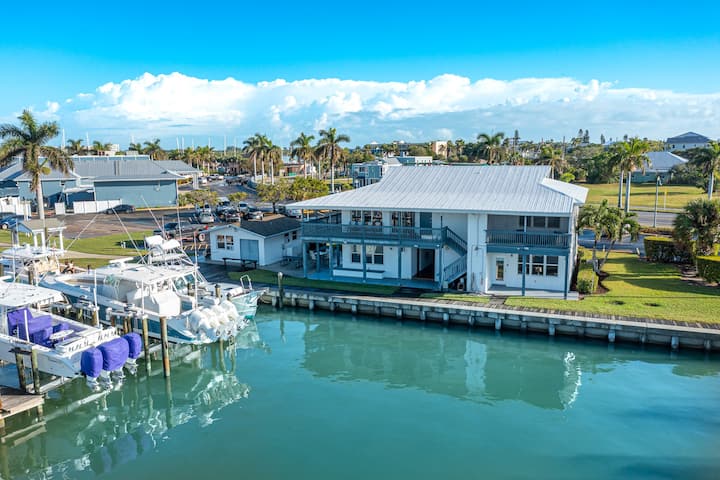 2/2 With A View! Walk To Beach! Pelican Yacht Club - Fort Pierce, FL