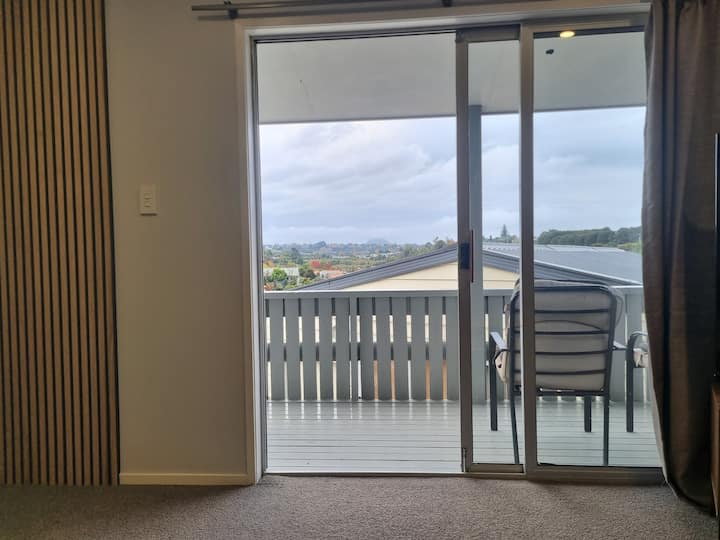 Warm Quiet House, Private Parking With Great Views - Tauranga