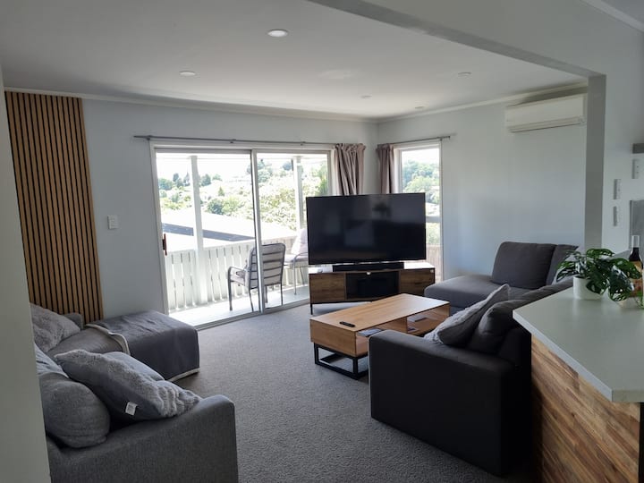 Warm Quiet House, Private Parking With Great Views - Tauranga