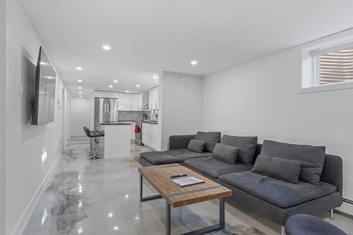 New Modern Lower Level Apartment - Ottawa
