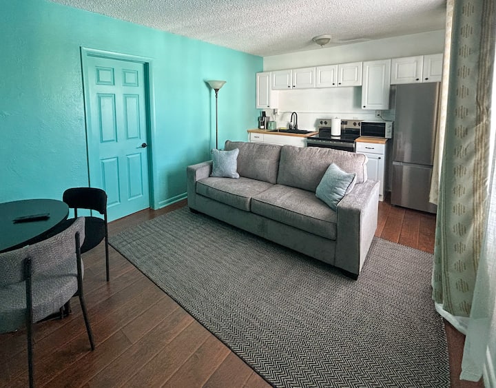 Oasis Palms - 1 Bedroom Queen W/kitchen -2nd Floor - Treasure Island, FL