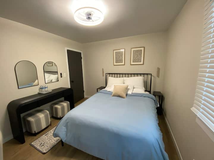 Fargo Comfort: Room + Bath - Fargo, ND