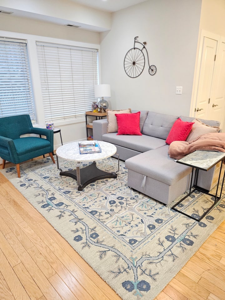 Chic 2 Bedroom Condo Around U Street Corridor - Washington, DC