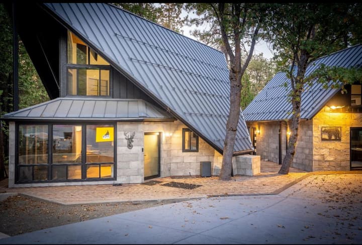 Luxury Modern Cabin Stay - Shaver Lake, CA