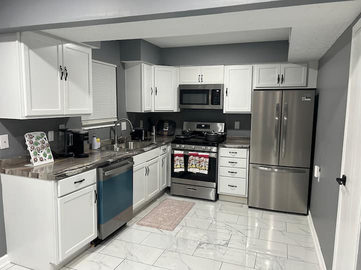 Home Sweet Home-3 Bed Rooms, 4 Guesses - Polaris, OH