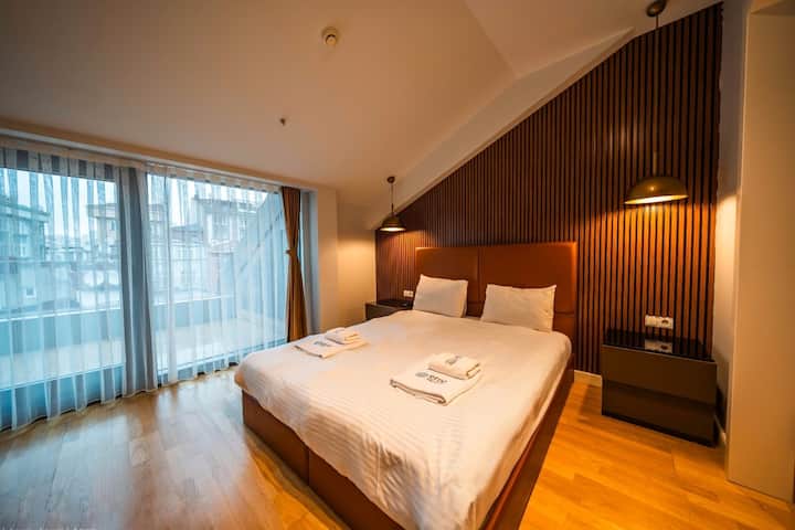 Chic 3 Br & 1,5 Bath In Taksim; Pool, Spa, Parking - Istanbul