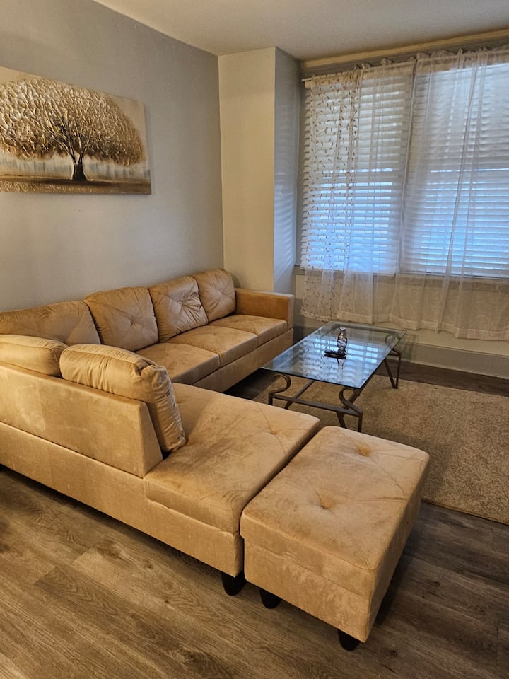 Comfy & Clean 2 Bedroom Unit - Detroit, MI