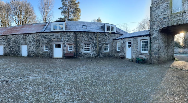 Idyllic Old Gardeners Cottage - Castle Douglas