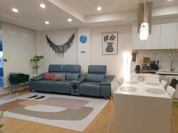 J&j Stay
파주시 깔끔한 숙소 헤이리힐스 Bbq#
#25평단독#친구#커플#가족 - Gimpo-si