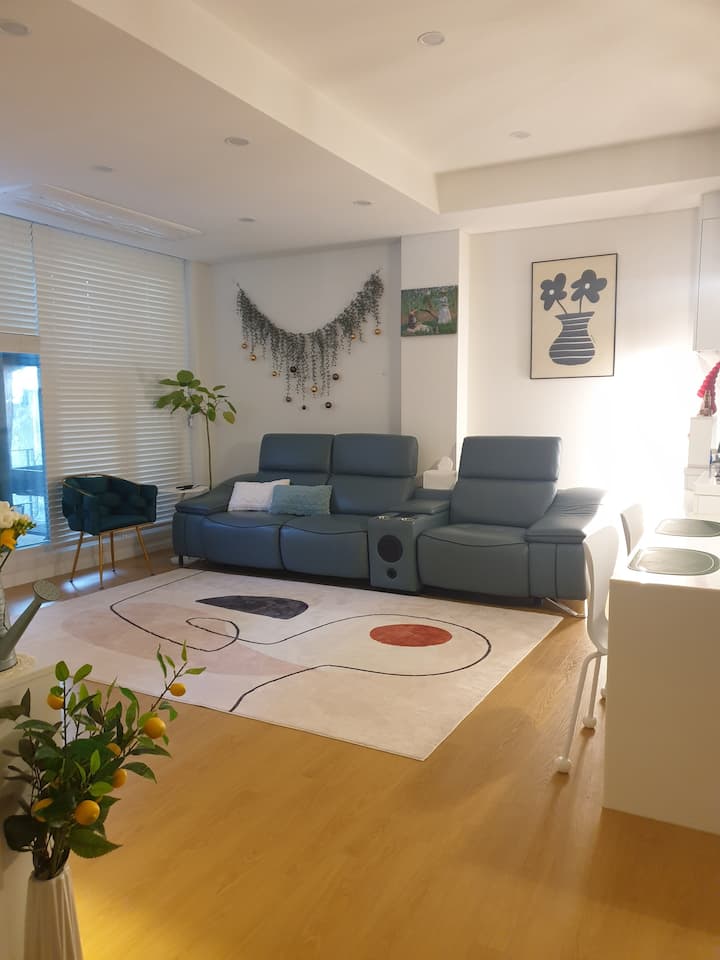 J&j Stay
파주시 깔끔한 숙소 헤이리힐스 Bbq#
#25평단독#친구#커플#가족 - Paju-si