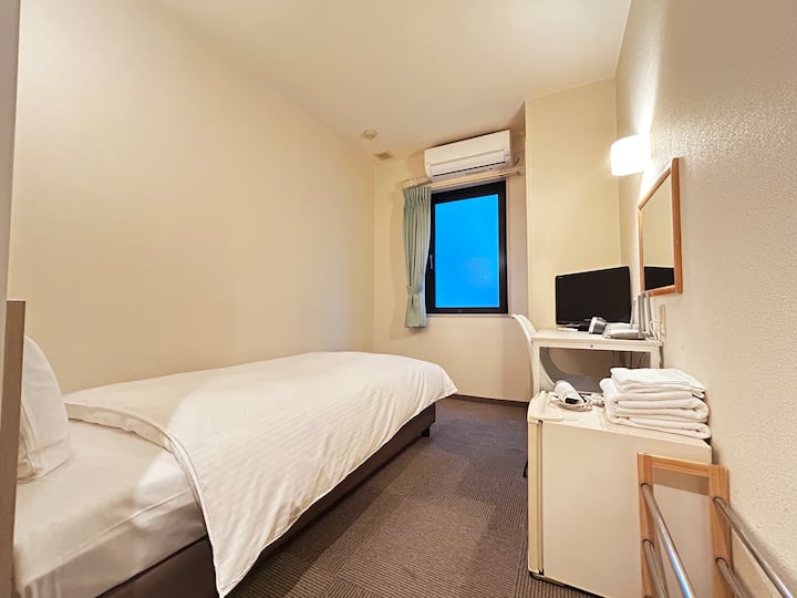 A4649/2 Mins Nippombashi Sta/6 Mins Dotonbori/207 - Umeda