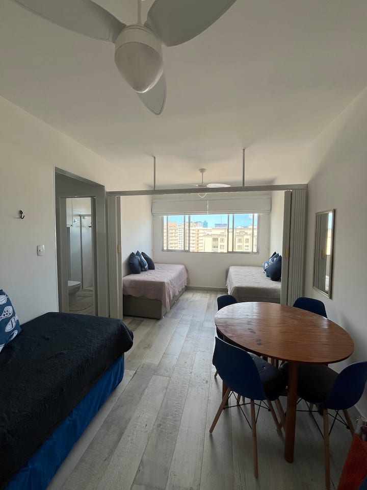 Apto Reformado Com Praia A 1 Min - São Vicente