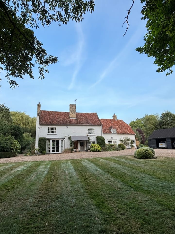 Stunning Family Farmhouse - Saffron Walden