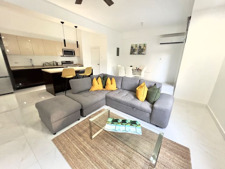 Eshae Living - Stylish 2br Condo - Kingston